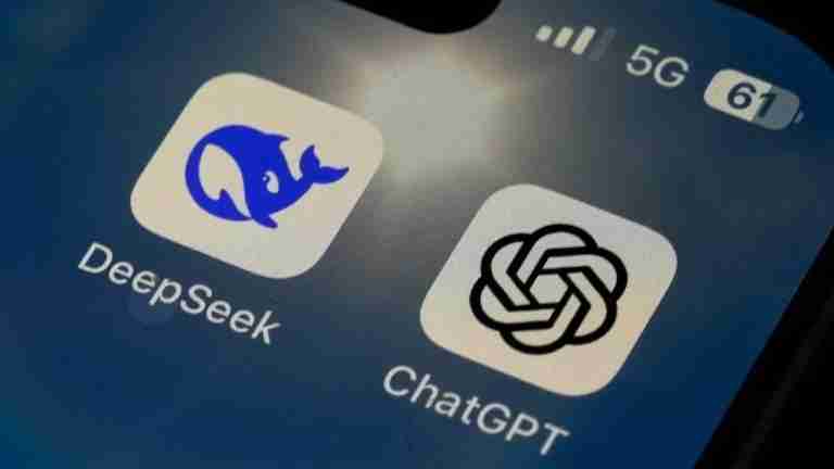 DeepSeek vs ChatGPT: Comparación y Diferencias 2025